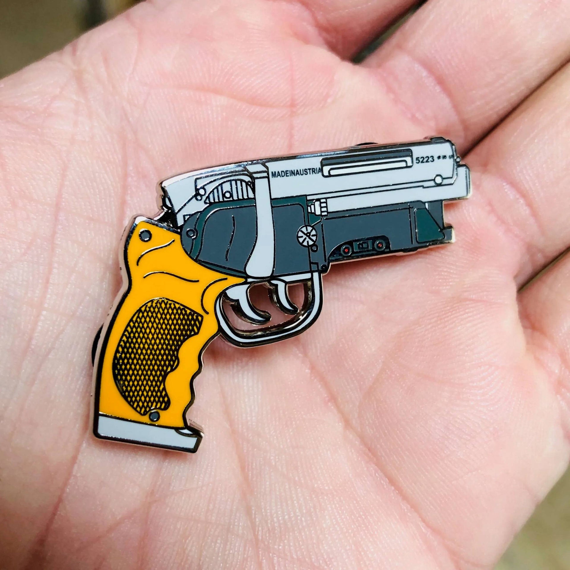 "Blade Runner" PKD Blaster Enamel Pin – Variant – Okkto